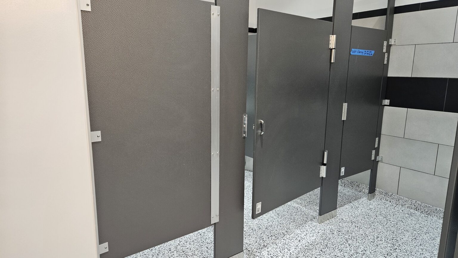 Commercial Bathroom Partitions - Clear Choice Glass & Specialties Orlando